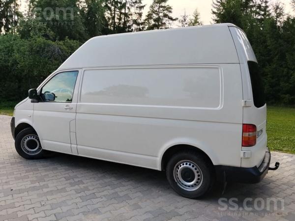 Balts Volkswagen T5 2009 Kuldīga, ar dzinēja tilpumu 1.90 L un nobraukumu 230 tūkst. km par 6500 €, foto 3 vietnē AUTOMOTO.COM.LV
