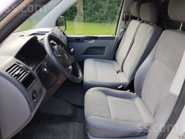 Balts Volkswagen T5 2009 Kuldīga, ar dzinēja tilpumu 1.90 L un nobraukumu 230 tūkst. km par 6500 €, foto 5 vietnē AUTOMOTO.COM.LV