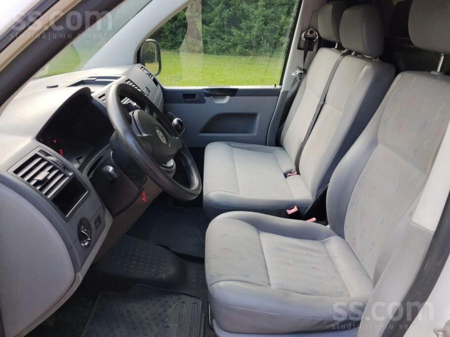 Balts Volkswagen T5 2009 Kuldīga, ar dzinēja tilpumu 1.90 L un nobraukumu 230 tūkst. km par 6500 €, foto 6 vietnē AUTOMOTO.COM.LV