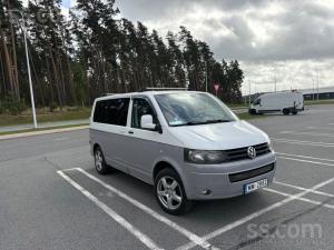 Balts Volkswagen T5 2009 Rīga, ar dzinēja tilpumu 2.50 L un nobraukumu 350 tūkst. km par 3200 €, foto  vietnē AUTOMOTO.COM.LV