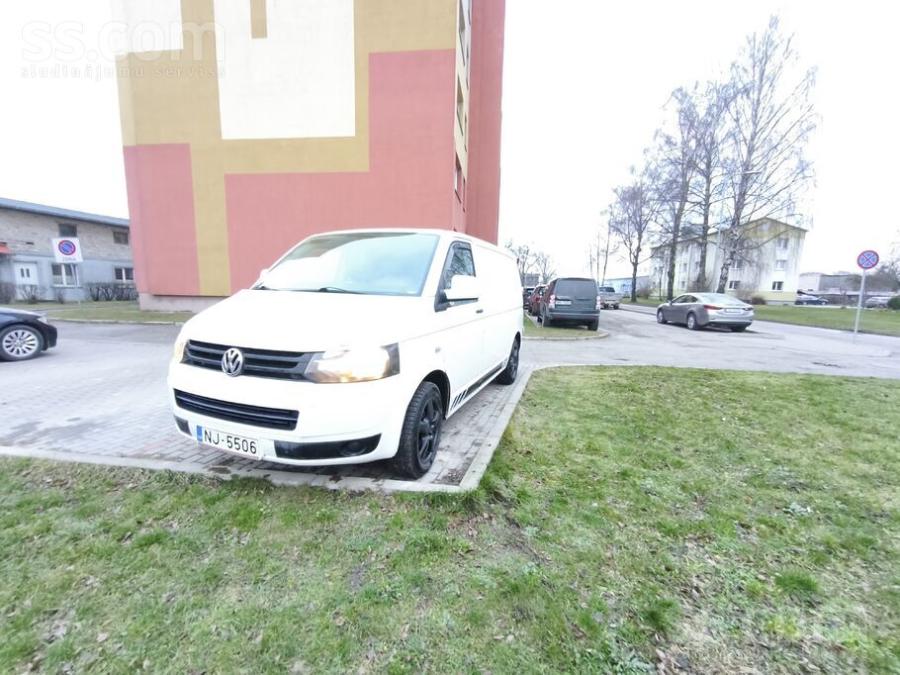 White Volkswagen T5 2010 in Liepaja, with an engine capacity of 2.00 L and mileage of 225 thousand km for 7000 €, photo 3 on AUTOMOTO.COM.LV