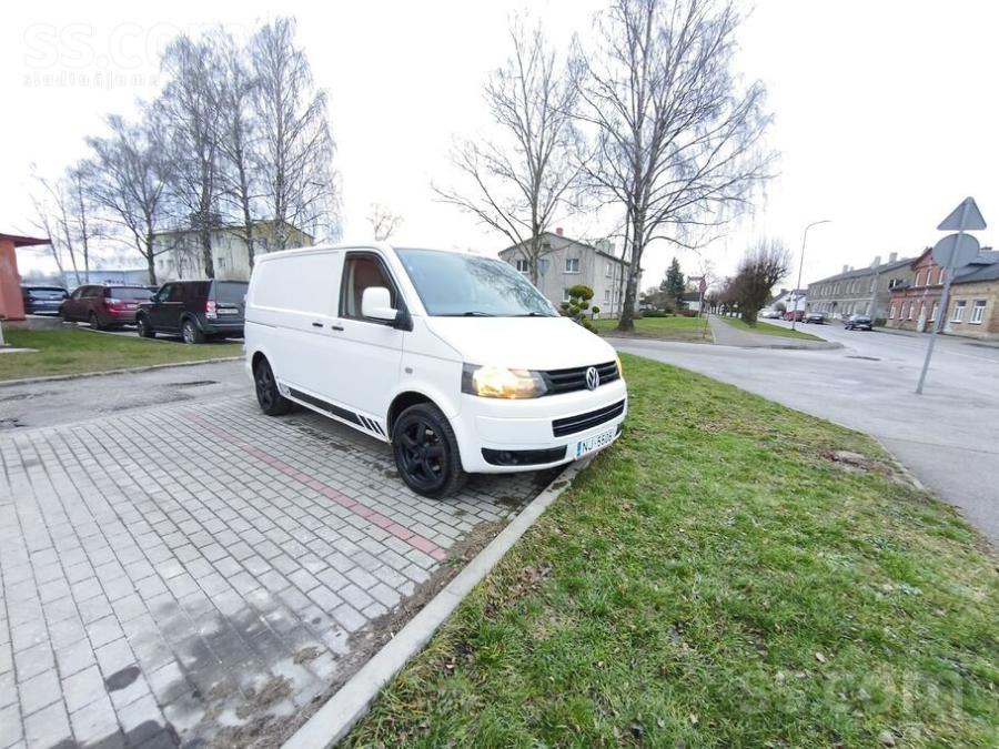 White Volkswagen T5 2010 in Liepaja, with an engine capacity of 2.00 L and mileage of 225 thousand km for 7000 €, photo 4 on AUTOMOTO.COM.LV