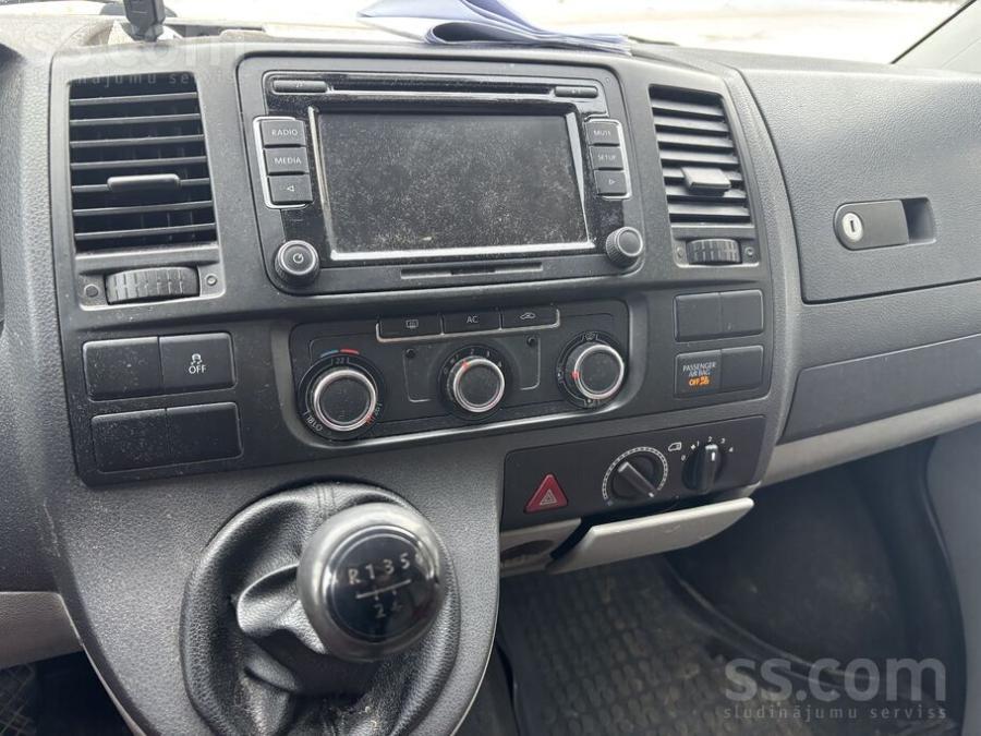 Balts Volkswagen T5 2010 Rīga, ar dzinēja tilpumu 2.00 L un nobraukumu 311 tūkst. km par 10000 €, foto 11 vietnē AUTOMOTO.COM.LV