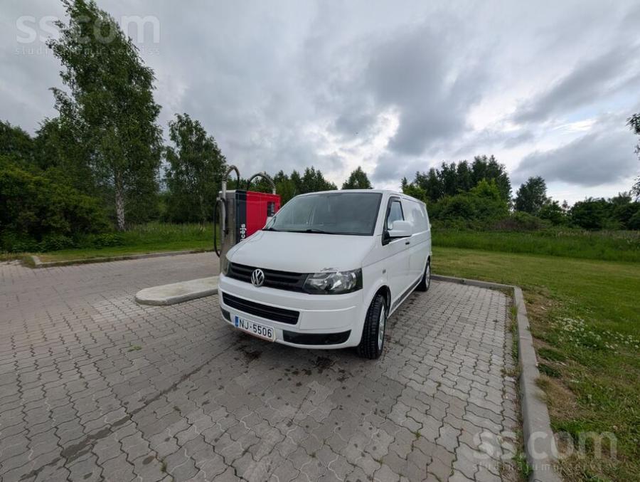 Balts Volkswagen T5 2010 Liepāja, ar dzinēja tilpumu 2.00 L un nobraukumu 227 tūkst. km par 6500 €, foto 1 vietnē AUTOMOTO.COM.LV