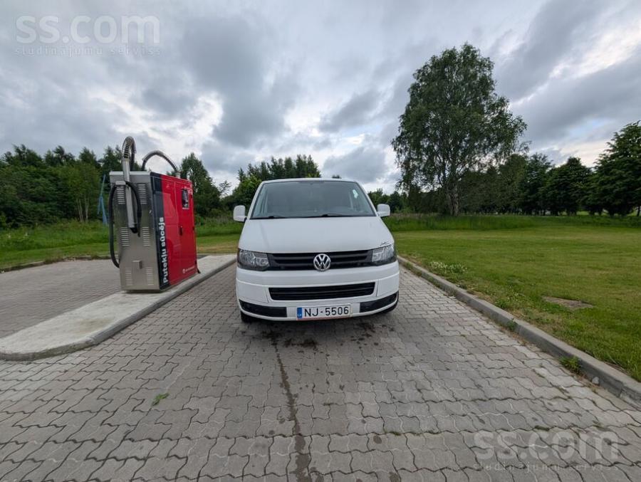 Balts Volkswagen T5 2010 Liepāja, ar dzinēja tilpumu 2.00 L un nobraukumu 227 tūkst. km par 6500 €, foto 3 vietnē AUTOMOTO.COM.LV