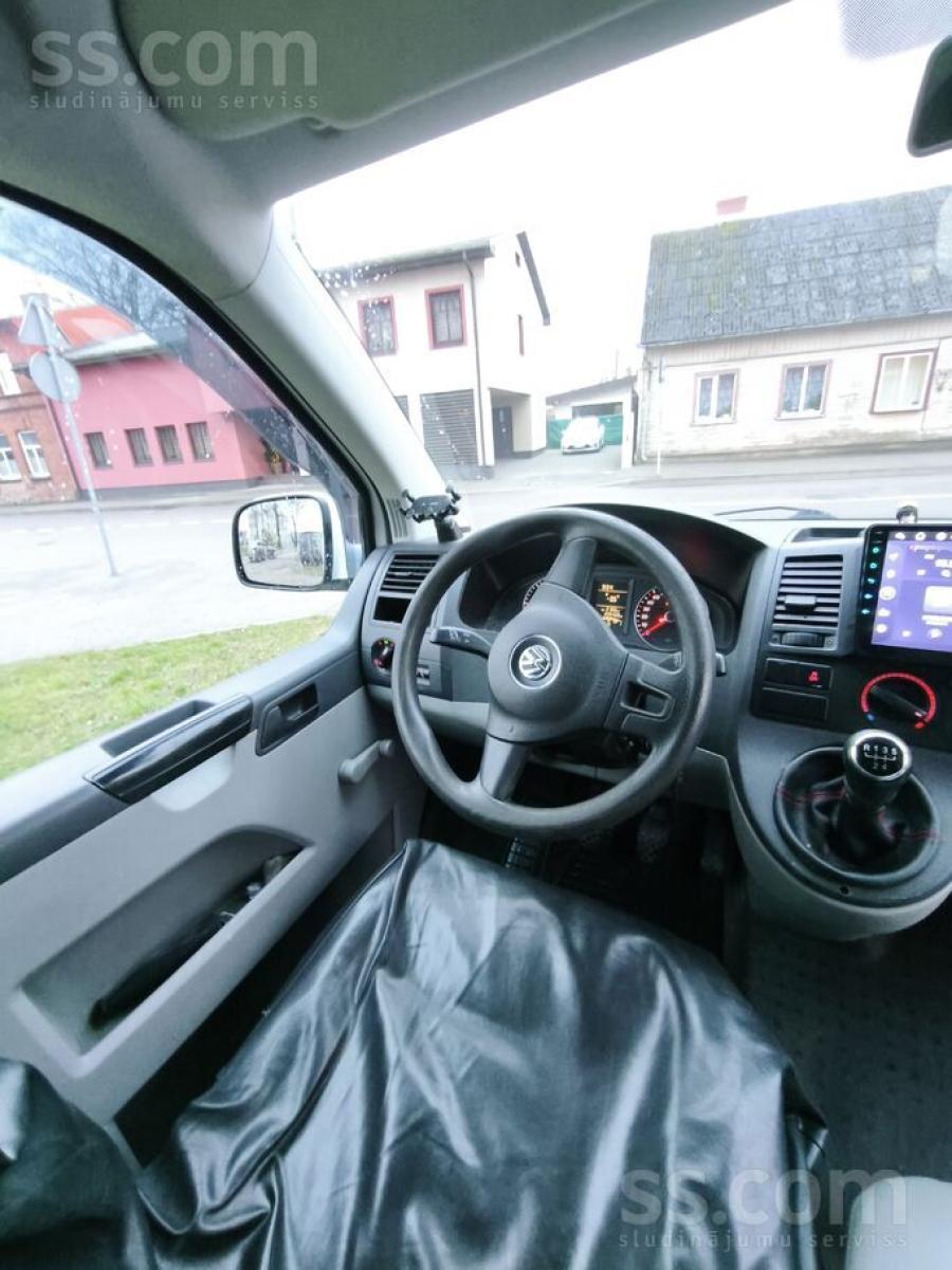 Balts Volkswagen T5 2010 Liepāja, ar dzinēja tilpumu 2.00 L un nobraukumu 227 tūkst. km par 6500 €, foto 13 vietnē AUTOMOTO.COM.LV