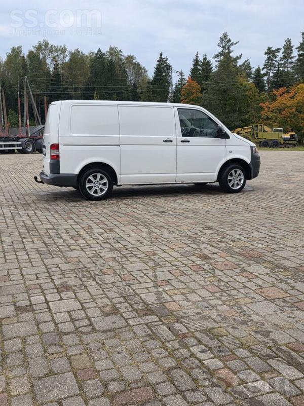 Balts Volkswagen T5 2010 Rīga, ar dzinēja tilpumu 2.00 L un nobraukumu 357 tūkst. km par 3300 €, foto 1 vietnē AUTOMOTO.COM.LV