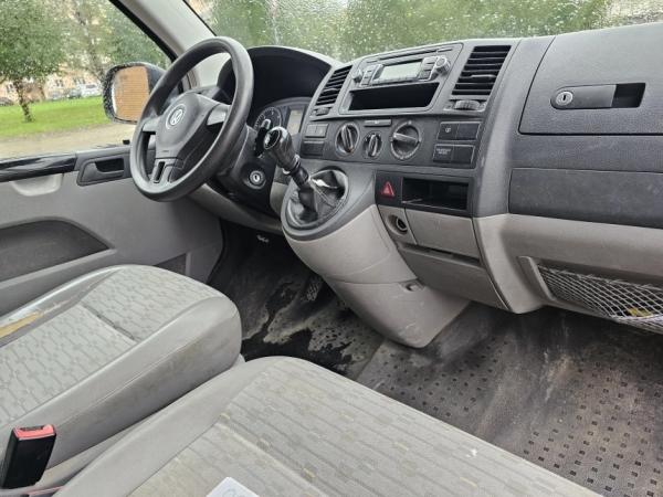 White Volkswagen T5 2010 in Riga, with an engine capacity of 2.00 L and mileage of 239 thousand km for 6950 €, photo 3 on AUTOMOTO.COM.LV
