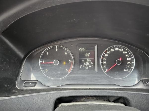 White Volkswagen T5 2010 in Riga, with an engine capacity of 2.00 L and mileage of 239 thousand km for 6950 €, photo 4 on AUTOMOTO.COM.LV