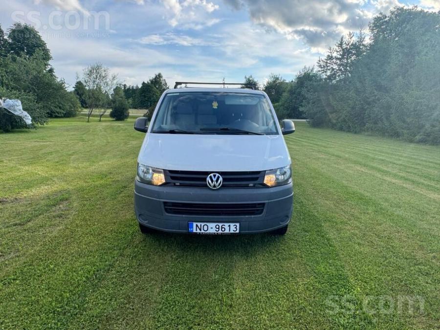 White Volkswagen T5 2010 in Ogre, with an engine capacity of 1.90 L and mileage of 257 thousand km for 6900 €, photo 1 on AUTOMOTO.COM.LV