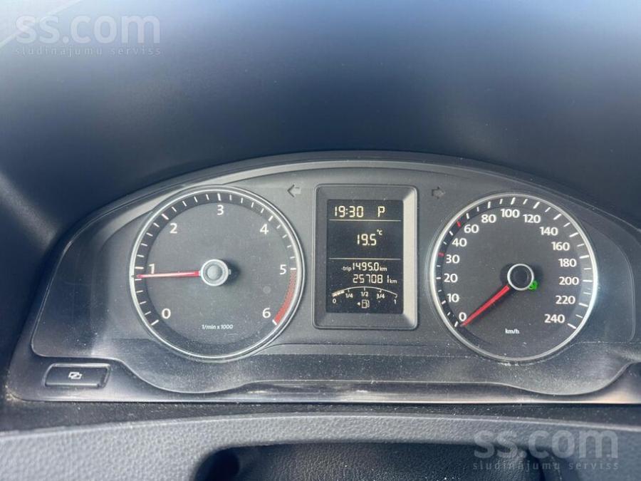 White Volkswagen T5 2010 in Ogre, with an engine capacity of 1.90 L and mileage of 257 thousand km for 6900 €, photo 10 on AUTOMOTO.COM.LV