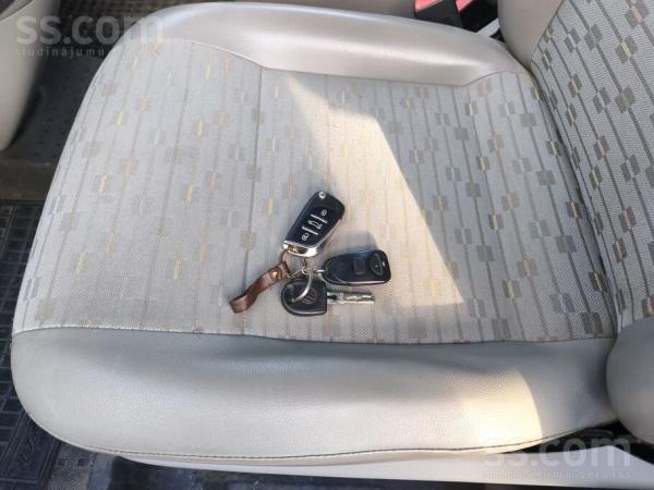 White Volkswagen T5 2010 in Liepaja, with an engine capacity of 2.00 L and mileage of 226 thousand km for 5600 €, photo 10 on AUTOMOTO.COM.LV
