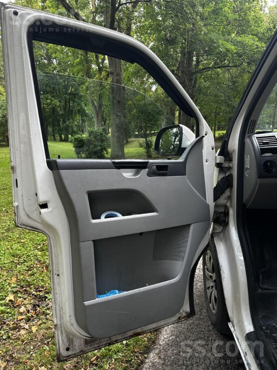 Balts Volkswagen T5 2010 Ogre, ar dzinēja tilpumu 2.00 L un nobraukumu 686 tūkst. km par 5650 €, foto 7 vietnē AUTOMOTO.COM.LV