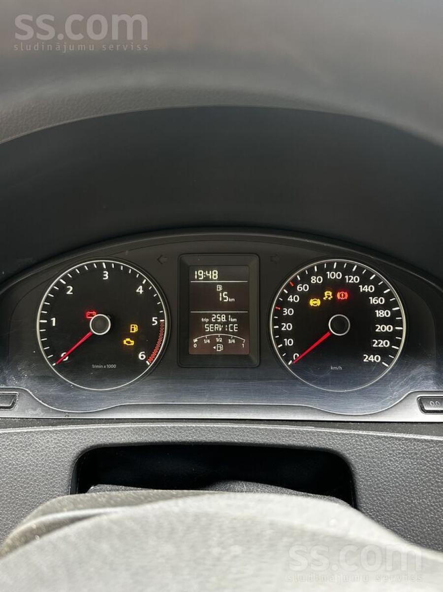 Balts Volkswagen T5 2010 Ogre, ar dzinēja tilpumu 2.00 L un nobraukumu 686 tūkst. km par 5650 €, foto 8 vietnē AUTOMOTO.COM.LV