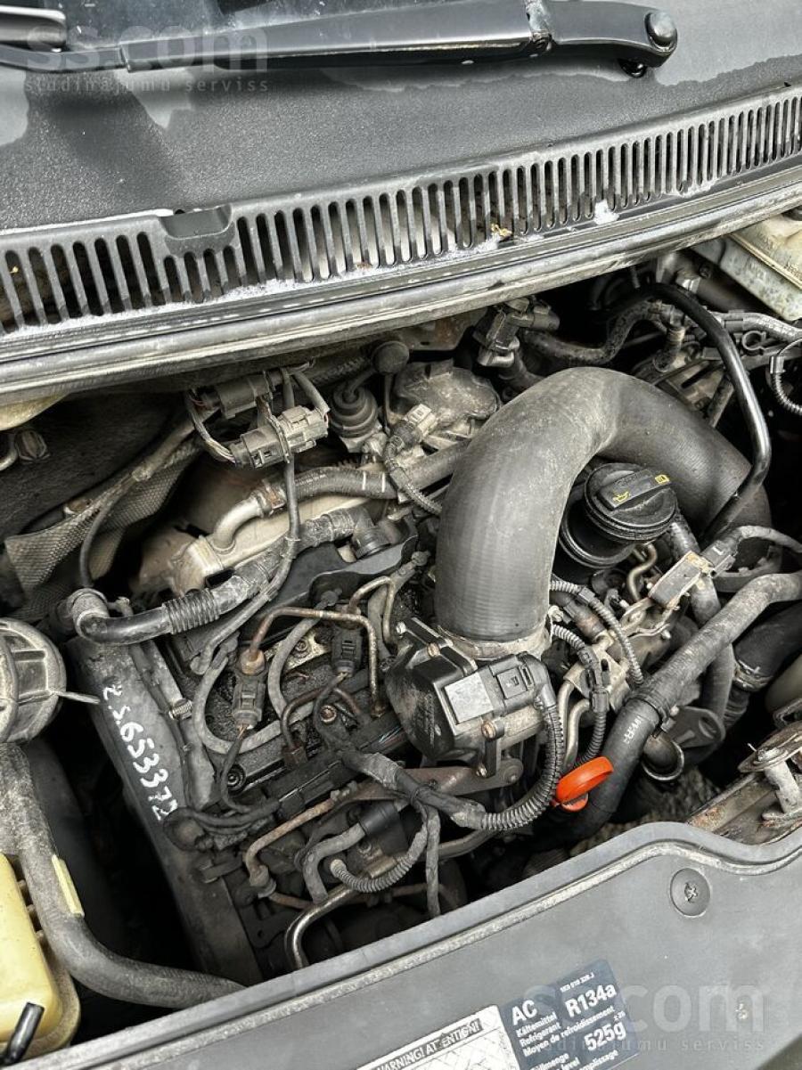 Balts Volkswagen T5 2010 Ogre, ar dzinēja tilpumu 2.00 L un nobraukumu 686 tūkst. km par 5650 €, foto 13 vietnē AUTOMOTO.COM.LV