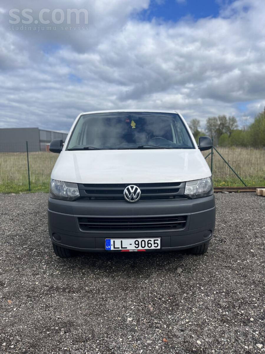 White Volkswagen T5 2011 in Cesis, with an engine capacity of 1.90 L and mileage of 380 thousand km for 5500 €, photo 5 on AUTOMOTO.COM.LV