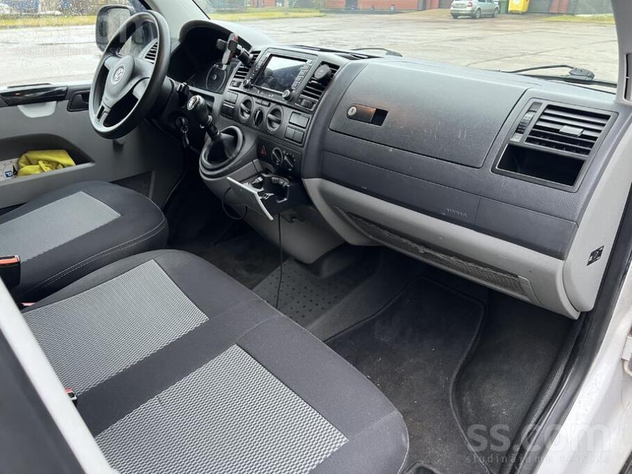 White Volkswagen T5 2011 in Riga, with an engine capacity of 2.00 L and mileage of 279 thousand km for 10300 €, photo 6 on AUTOMOTO.COM.LV