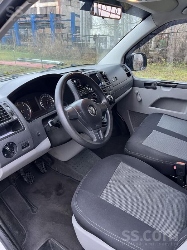 Balts Volkswagen T5 2011 Rīga, ar dzinēja tilpumu 2.00 L un nobraukumu 279 tūkst. km par 10300 €, foto 9 vietnē AUTOMOTO.COM.LV
