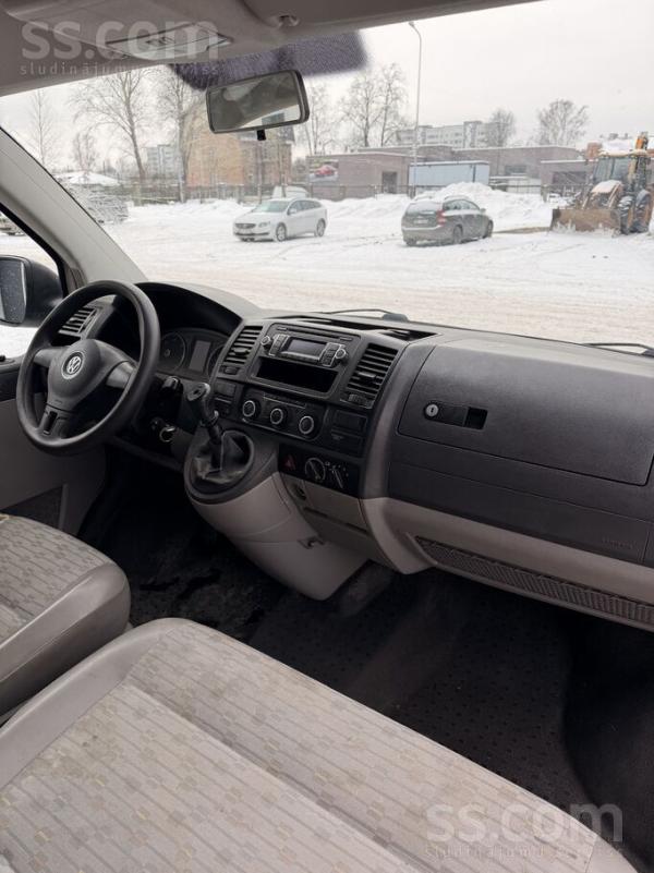 Balts Volkswagen T5 2012 Rīga, ar dzinēja tilpumu 2.00 L un nobraukumu 255 tūkst. km par 9900 €, foto 8 vietnē AUTOMOTO.COM.LV