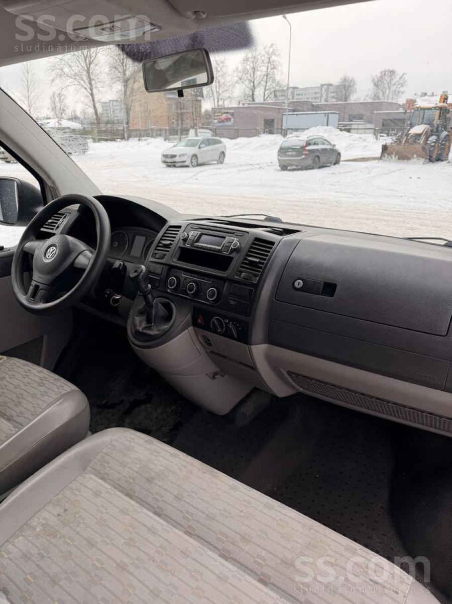 Balts Volkswagen T5 2012 Rīga, ar dzinēja tilpumu 2.00 L un nobraukumu 255 tūkst. km par 9900 €, foto 8 vietnē AUTOMOTO.COM.LV