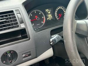 Balts Volkswagen T5 2012 Cēsis, ar dzinēja tilpumu 2.00 L un nobraukumu 217 tūkst. km par 5950 €, foto 11 vietnē AUTOMOTO.COM.LV