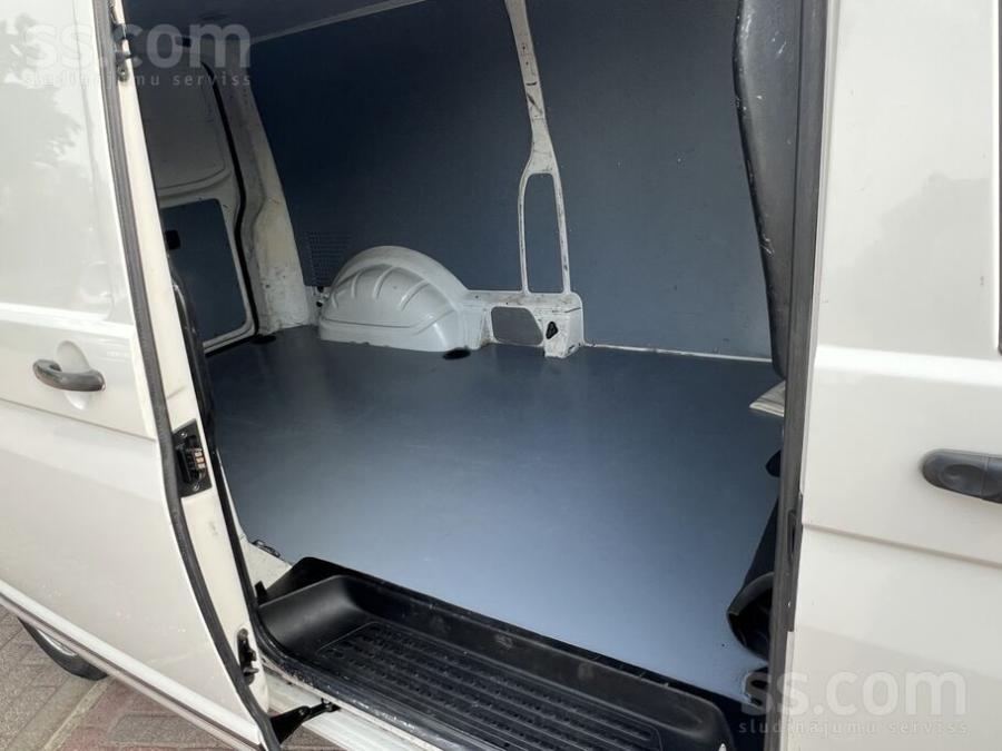 Balts Volkswagen T5 2012 Cēsis, ar dzinēja tilpumu 2.00 L un nobraukumu 217 tūkst. km par 5950 €, foto 15 vietnē AUTOMOTO.COM.LV