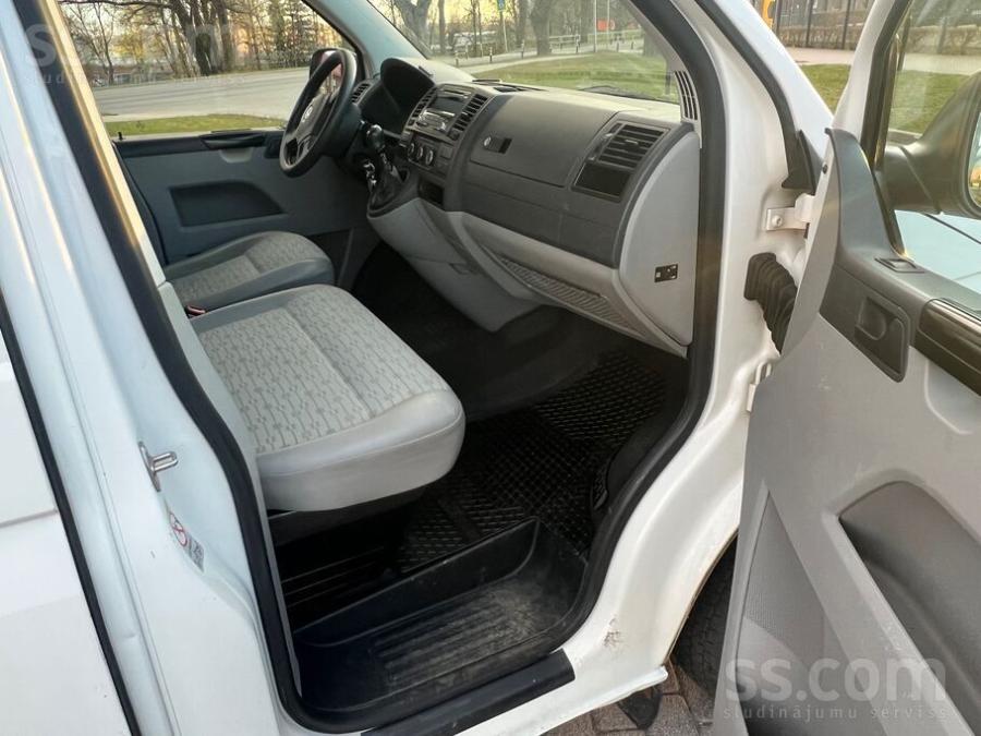 Balts Volkswagen T5 2012 Cēsis, ar dzinēja tilpumu 2.00 L un nobraukumu 217 tūkst. km par 5950 €, foto 16 vietnē AUTOMOTO.COM.LV