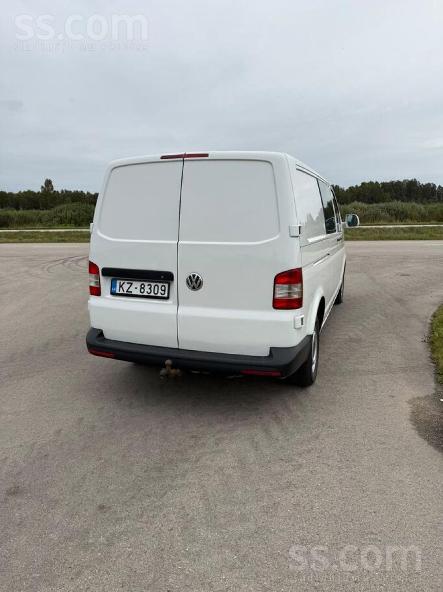 Balts Volkswagen T5 2012 Preiļi, ar dzinēja tilpumu 2.00 L un nobraukumu 389 tūkst. km par 7800 €, foto 8 vietnē AUTOMOTO.COM.LV