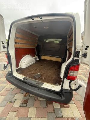 Balts Volkswagen T5 2012 Preiļi, ar dzinēja tilpumu 2.00 L un nobraukumu 389 tūkst. km par 7800 €, foto 11 vietnē AUTOMOTO.COM.LV