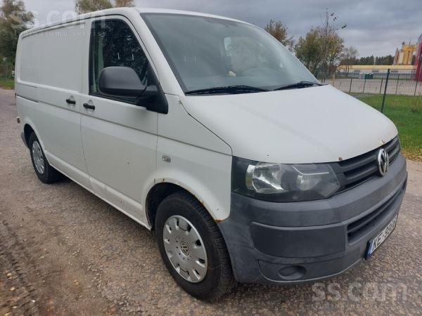 Volkswagen T5 2012 in Riga on AUTOMOTO.COM.LV White Volkswagen T5 2012 in Riga, with an engine capacity of 2.00 L and mileage of 379 thousand km for 4100 €, photo 1 on AUTOMOTO.COM.LV