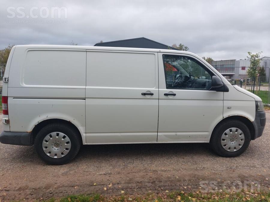 Balts Volkswagen T5 2012 Rīga, ar dzinēja tilpumu 2.00 L un nobraukumu 379 tūkst. km par 4100 €, foto 3 vietnē AUTOMOTO.COM.LV