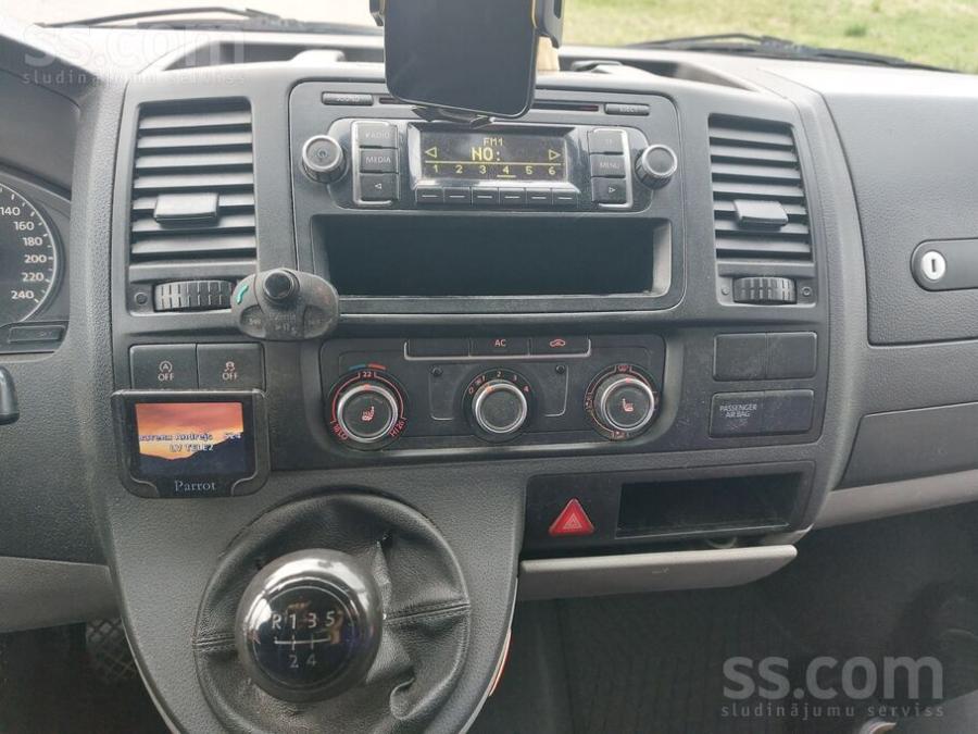 Balts Volkswagen T5 2012 Rīga, ar dzinēja tilpumu 2.00 L un nobraukumu 379 tūkst. km par 4100 €, foto 10 vietnē AUTOMOTO.COM.LV