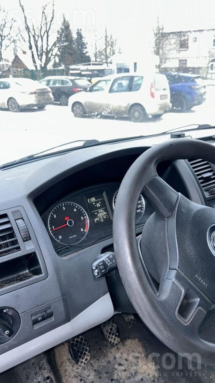 Balts Volkswagen T5 2013 Rīga, ar dzinēja tilpumu 2.00 L un nobraukumu 358 tūkst. km par 6490 €, foto 5 vietnē AUTOMOTO.COM.LV