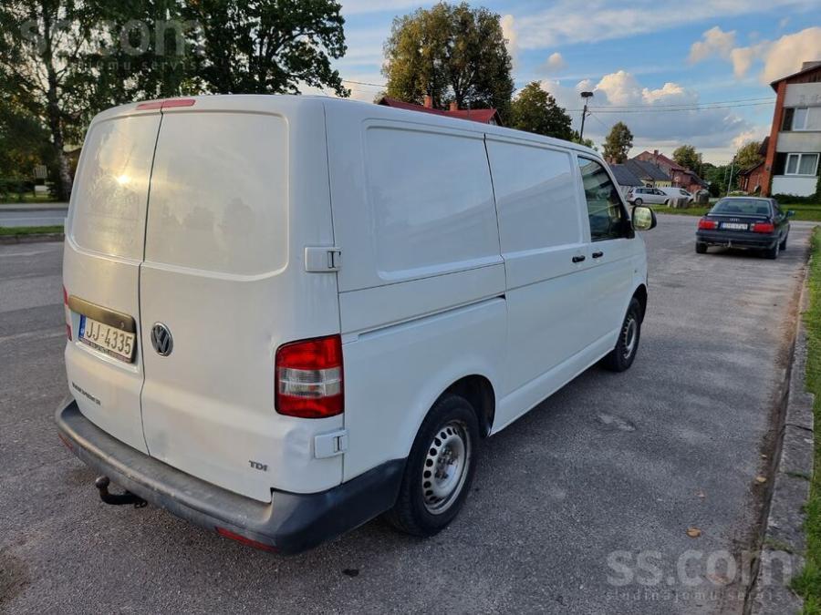 White Volkswagen T5 2013 in Gulbene, with an engine capacity of 2.00 L and mileage of 560 thousand km for 4900 €, photo 5 on AUTOMOTO.COM.LV