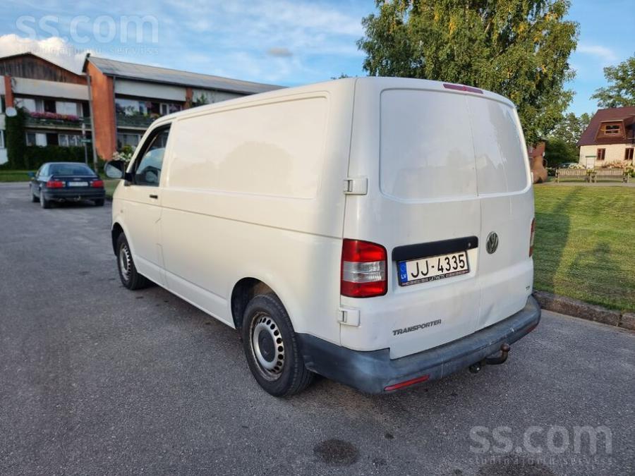 White Volkswagen T5 2013 in Gulbene, with an engine capacity of 2.00 L and mileage of 560 thousand km for 4900 €, photo 6 on AUTOMOTO.COM.LV