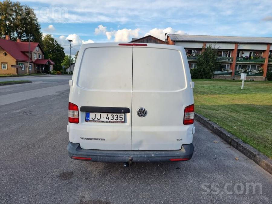 White Volkswagen T5 2013 in Gulbene, with an engine capacity of 2.00 L and mileage of 560 thousand km for 4900 €, photo 7 on AUTOMOTO.COM.LV