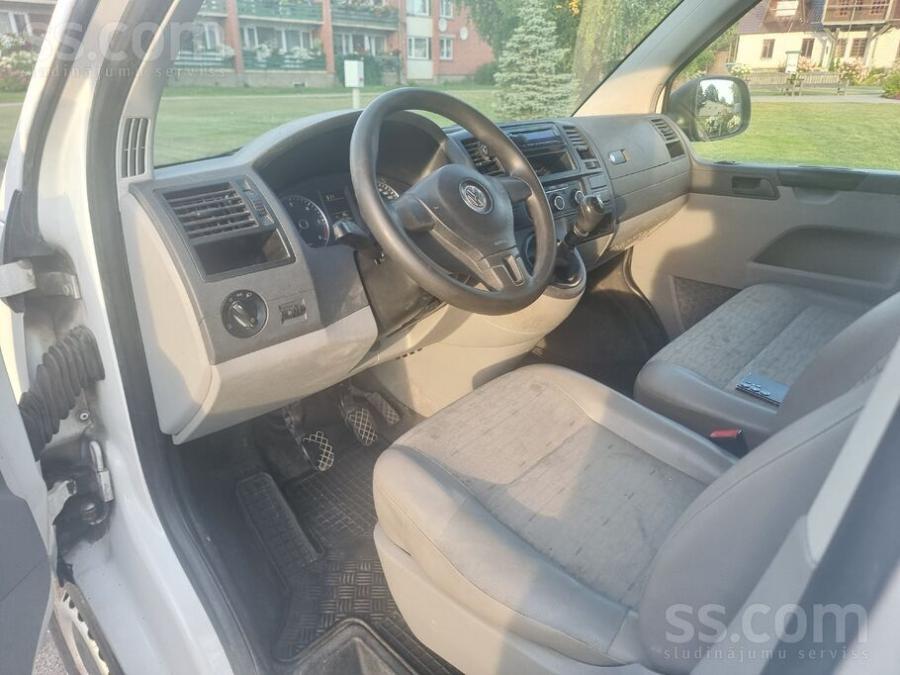 White Volkswagen T5 2013 in Gulbene, with an engine capacity of 2.00 L and mileage of 560 thousand km for 4900 €, photo 11 on AUTOMOTO.COM.LV