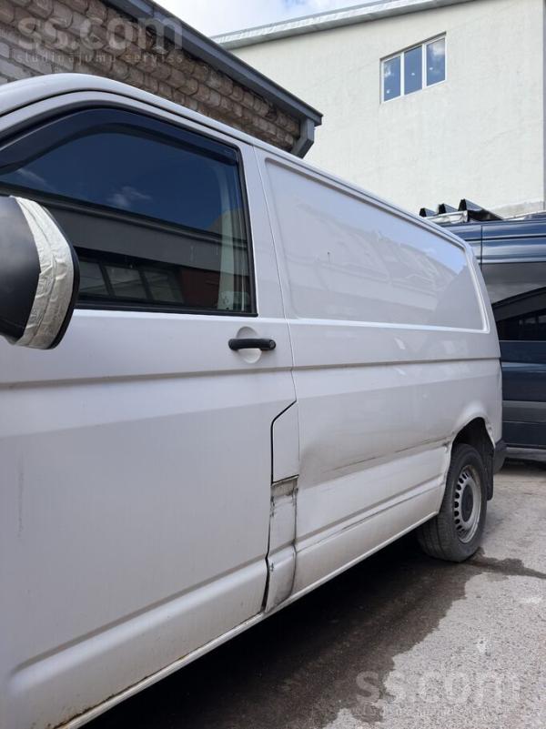 Balts Volkswagen T5 2013 Liepāja, ar dzinēja tilpumu 2.00 L un nobraukumu 271 tūkst. km par 4500 €, foto 8 vietnē AUTOMOTO.COM.LV