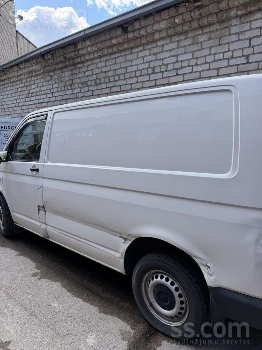 White Volkswagen T5 2013 in Liepaja, with an engine capacity of 2.00 L and mileage of 271 thousand km for 4500 €, photo 9 on AUTOMOTO.COM.LV
