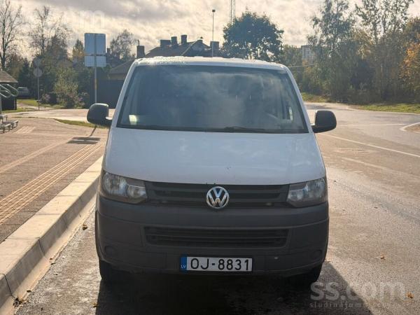 White Volkswagen T5 2013 in Riga, with an engine capacity of 2.00 L and mileage of 374 thousand km for 7900 €, photo 3 on AUTOMOTO.COM.LV