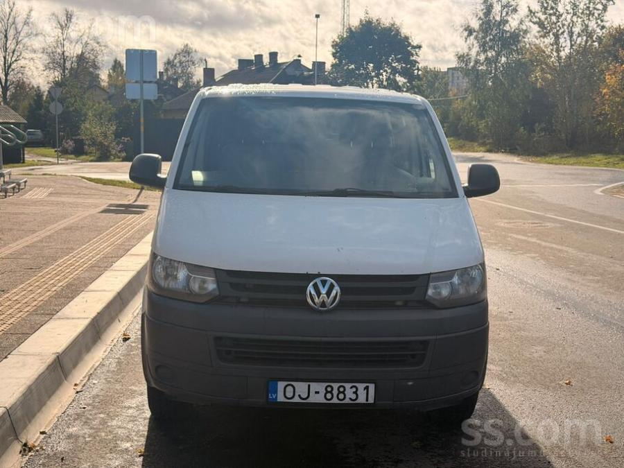Balts Volkswagen T5 2013 Rīga, ar dzinēja tilpumu 2.00 L un nobraukumu 374 tūkst. km par 7900 €, foto 3 vietnē AUTOMOTO.COM.LV