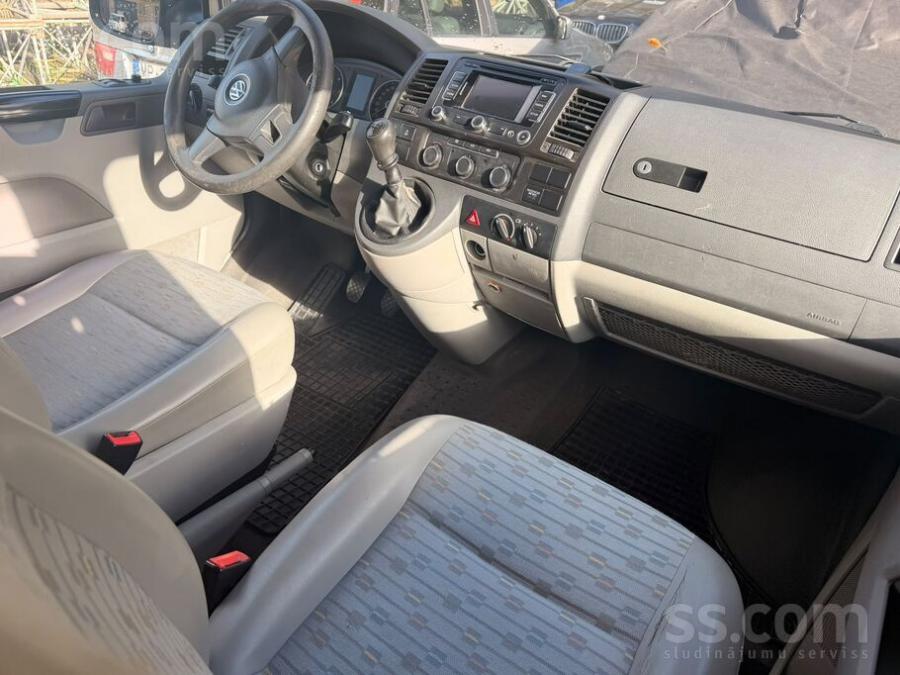 Balts Volkswagen T5 2013 Rīga, ar dzinēja tilpumu 2.00 L un nobraukumu 374 tūkst. km par 7900 €, foto 11 vietnē AUTOMOTO.COM.LV