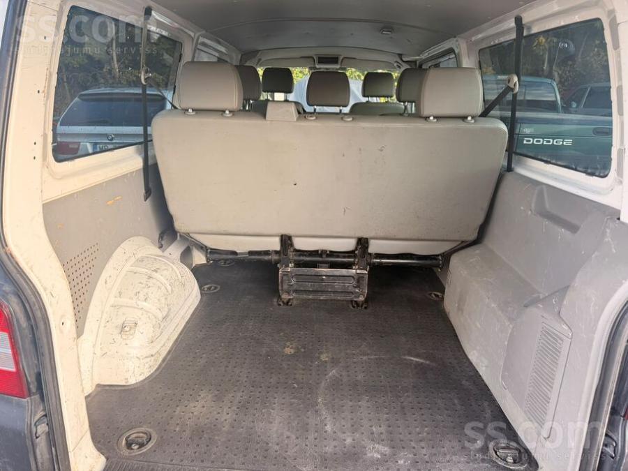 Balts Volkswagen T5 2013 Rīga, ar dzinēja tilpumu 2.00 L un nobraukumu 374 tūkst. km par 7900 €, foto 13 vietnē AUTOMOTO.COM.LV