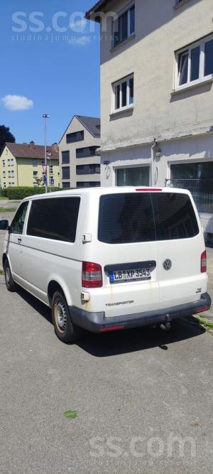 White Volkswagen T5 2015 in Kraslava, with an engine capacity of 2.00 L and mileage of 255 thousand km for 16999 €, photo 10 on AUTOMOTO.COM.LV