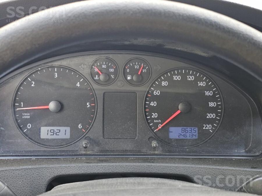 Yellow Volkswagen T5 2006 in Riga, with an engine capacity of 1.90 L and mileage of 246 thousand km for 3300 €, photo 11 on AUTOMOTO.COM.LV