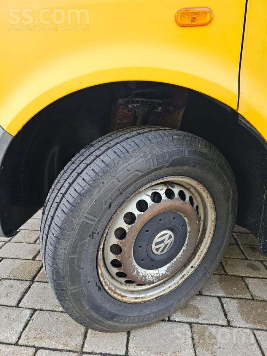 Yellow Volkswagen T5 2006 in Riga, with an engine capacity of 1.90 L and mileage of 246 thousand km for 3300 €, photo 12 on AUTOMOTO.COM.LV