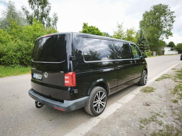 Black Volkswagen T6 2017 in Riga, with an engine capacity of 2.00 L and mileage of 236 thousand km for 11300 €, photo 4 on AUTOMOTO.COM.LV