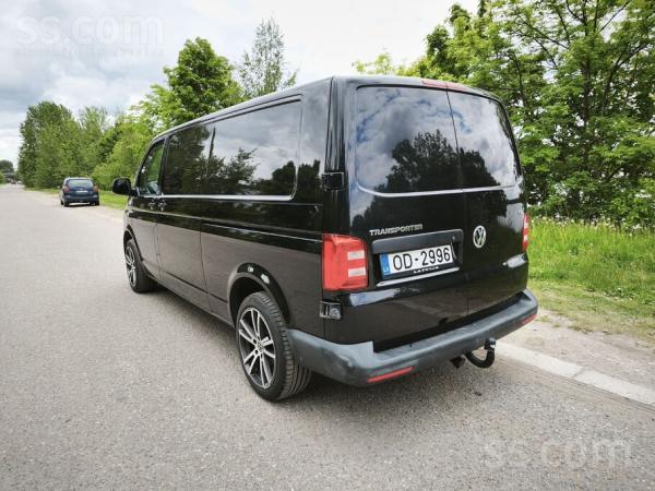 Black Volkswagen T6 2017 in Riga, with an engine capacity of 2.00 L and mileage of 236 thousand km for 11300 €, photo 5 on AUTOMOTO.COM.LV
