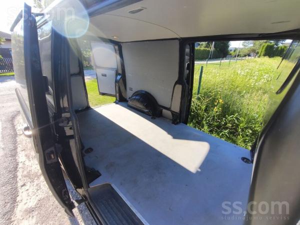 Black Volkswagen T6 2017 in Riga, with an engine capacity of 2.00 L and mileage of 236 thousand km for 11300 €, photo 9 on AUTOMOTO.COM.LV