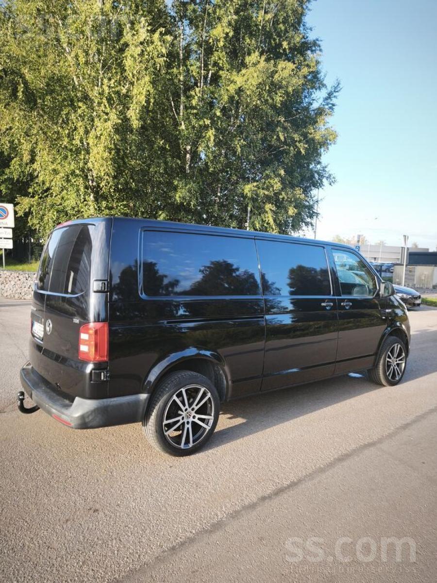 Black Volkswagen T6 2017 in Riga, with an engine capacity of 2.00 L and mileage of 237 thousand km for 12000 €, photo 4 on AUTOMOTO.COM.LV